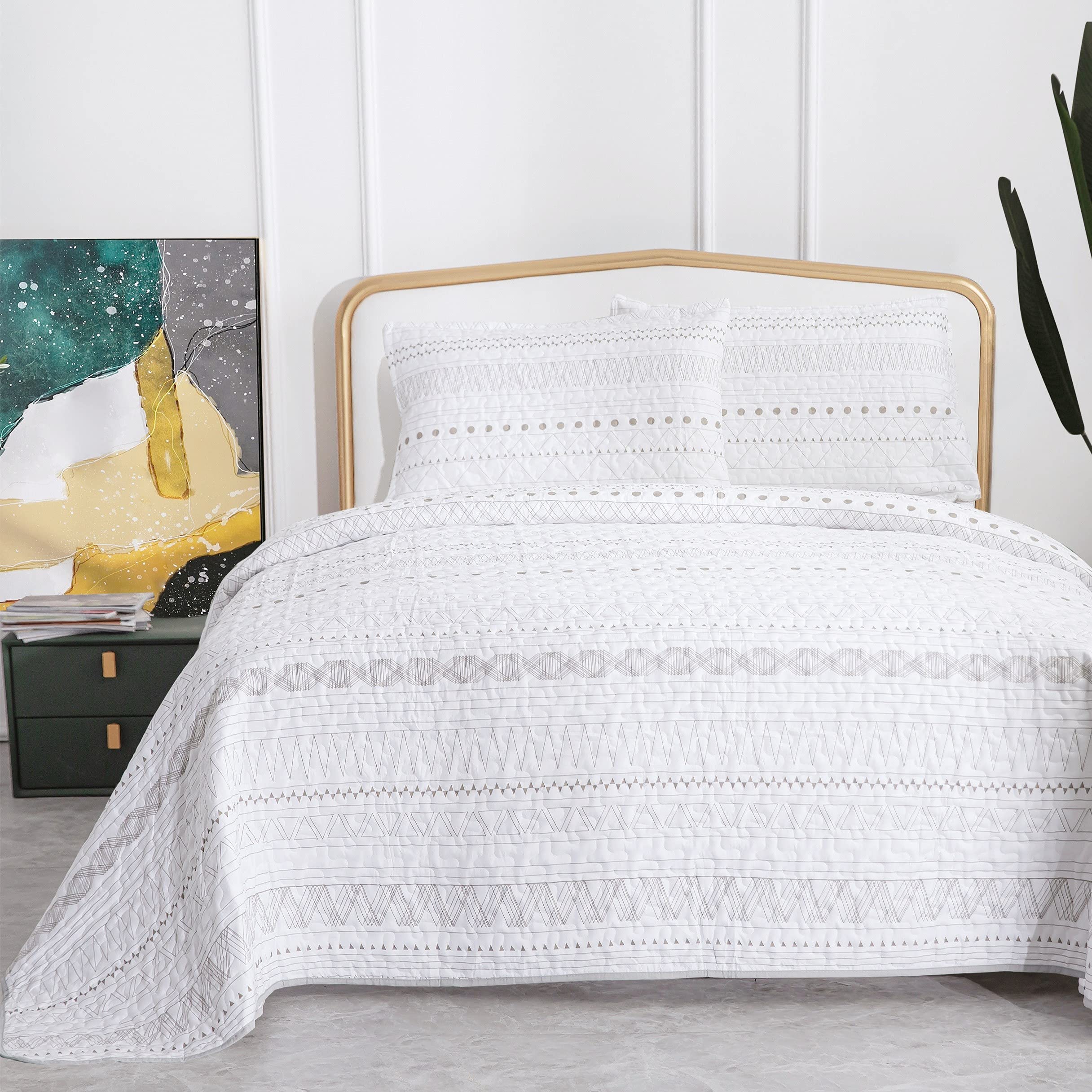 BBSET White Quilt Set Queen 90x90 Inch, 3 Pcs Striped Boho Geometric Bedding Quilts,Bohemian Aztec Brushed Reversible Bedspread Microfiber Coverlet Sets for All Season- 1 Quilt and 2 Pillow Shams