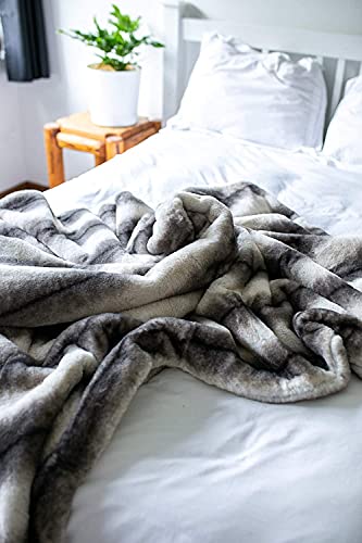 Double Sided Faux Fur Throw Blanket Silky Soft Oversized Afghan Machine Washable, Grey Striped Mink Chinchilla Shadow Fox (Charcoal, 60Wx70L)