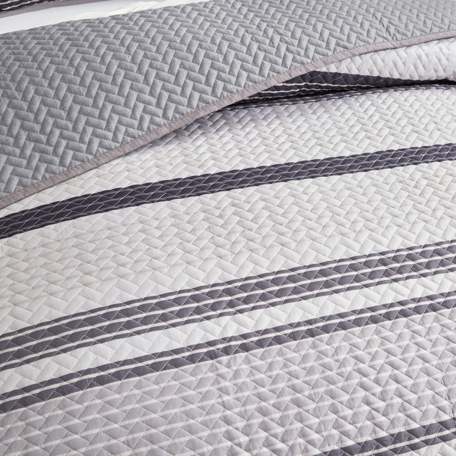 Flysheep Grey Boho Quilt Set Full Queen Size, 3 Pcs Gray Black and Navy Striped Bedspread, Soft Microfiber Modern Coverlet for All Season - 1 Quilt and 2 Pillow Shams