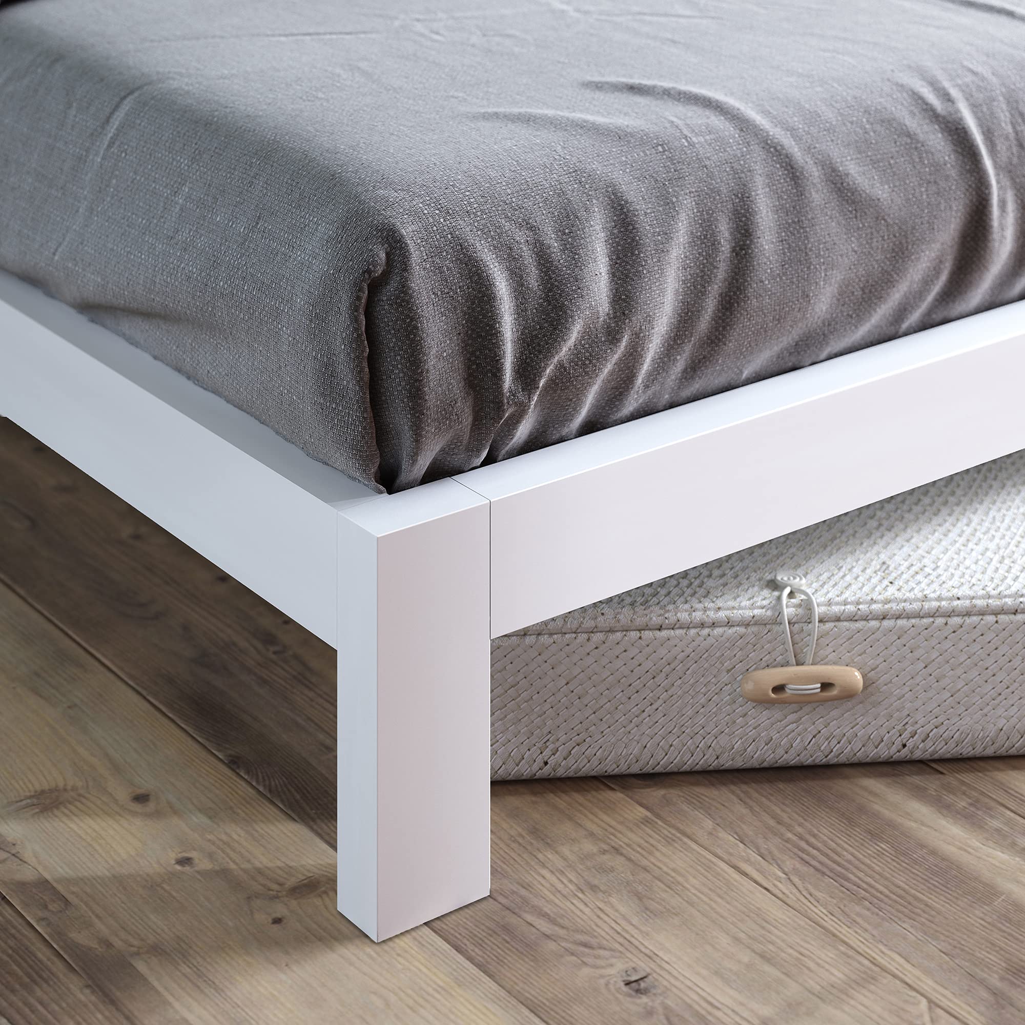 ZINUS Arnav Metal Platform Bed Frame, Wood Slat Support, No Box Spring Needed, Easy Assembly, White, Queen