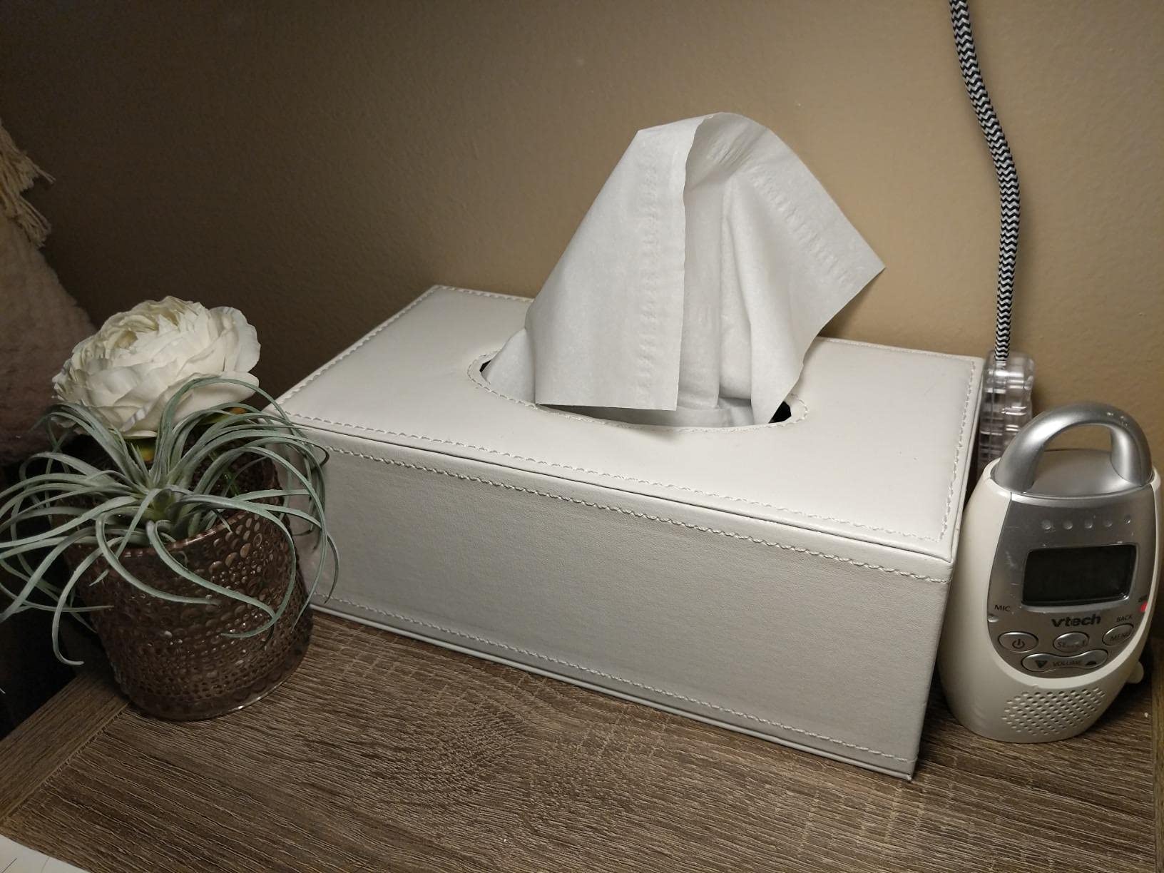 Cq acrylic Rectangular PU Leather Tissue Box Cover Holder,Modern Square Facial Tissue Holder Case Dispenser for Home and Car Decoration,Off White