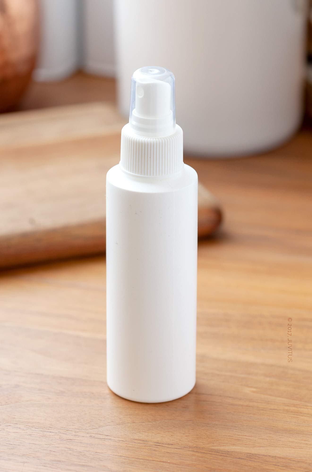 JUVITUS 4 oz / 120 ml White Plastic HDPE Refillable Cylinder Squeeze Bottle with White Fine Mist Spray (12 Pack)