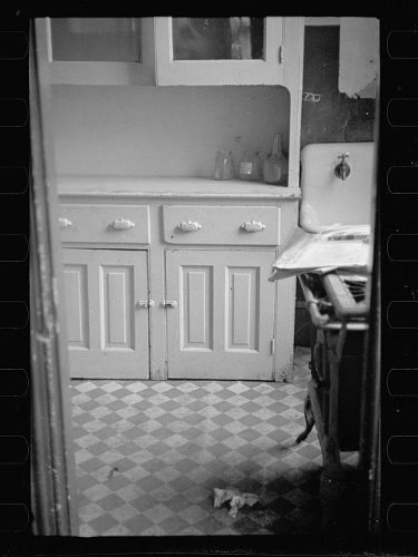 HistoricalFindings Photo: Kitchen,Apartment Available,Rent,cabinets,slum housing,Sink,Washington DC,1935