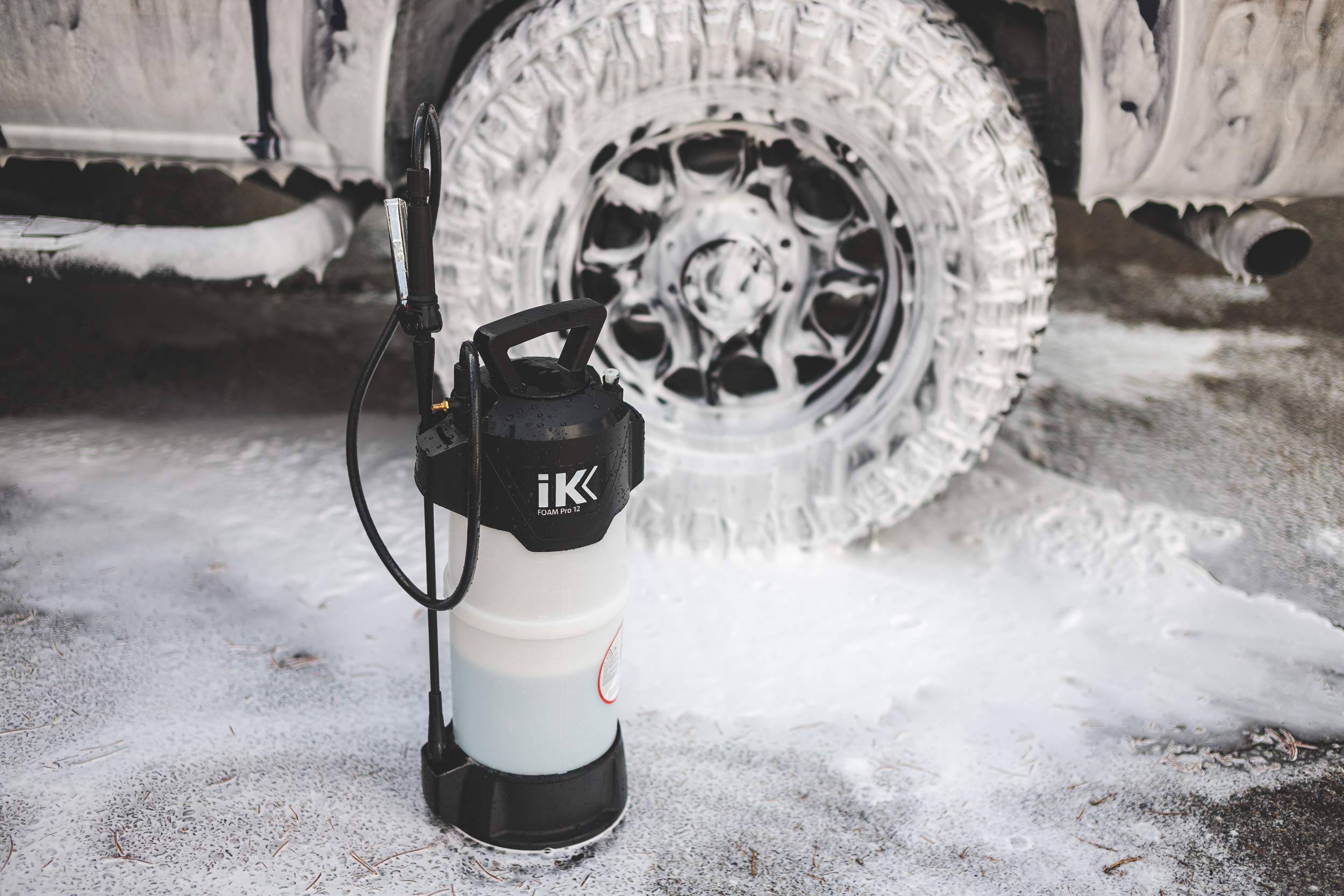 The Rag Company Goizper Group iK Sprayers - Foam Pro 12 Pump Sprayer - Professional Auto Wash, Dry/Wet Foam Spray, Pressure Release Safety Valve, PVC Hoses (6 Liters), Multicolor (IKS-82676+RAG)