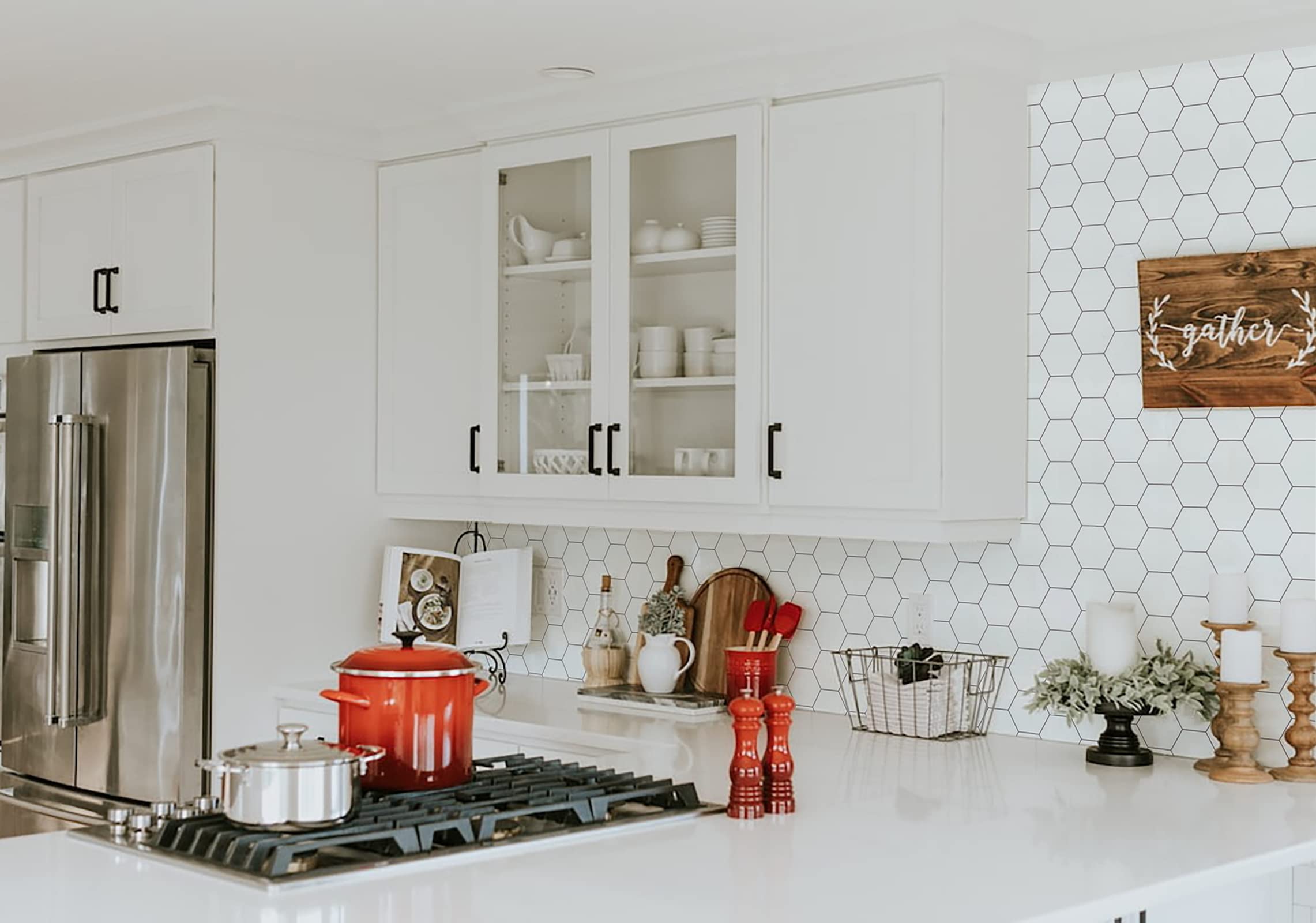 Fiula Hexagon White Wallpaper Peel and Stick Wallpaper 197” ×17.3” Removable Wallpaper Self Adhesive Wallpaper White and Grey Wallpaper Modern Wall Paper Decor Shelf Liner Vinyl Wallpaper