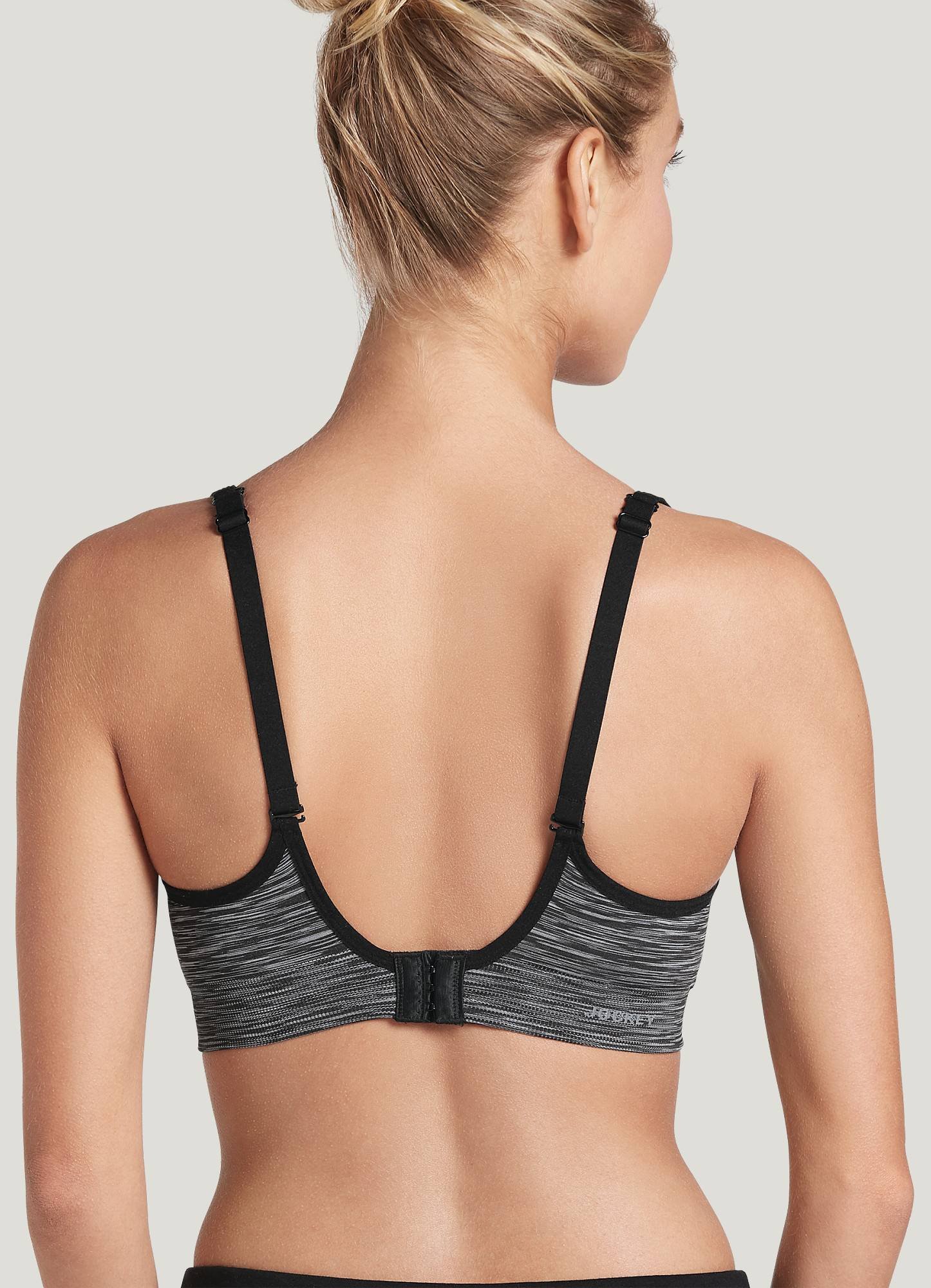 Jockey Women's Bra Mid Impact Multi-Way Molded Cup Sports Bra, Black, M