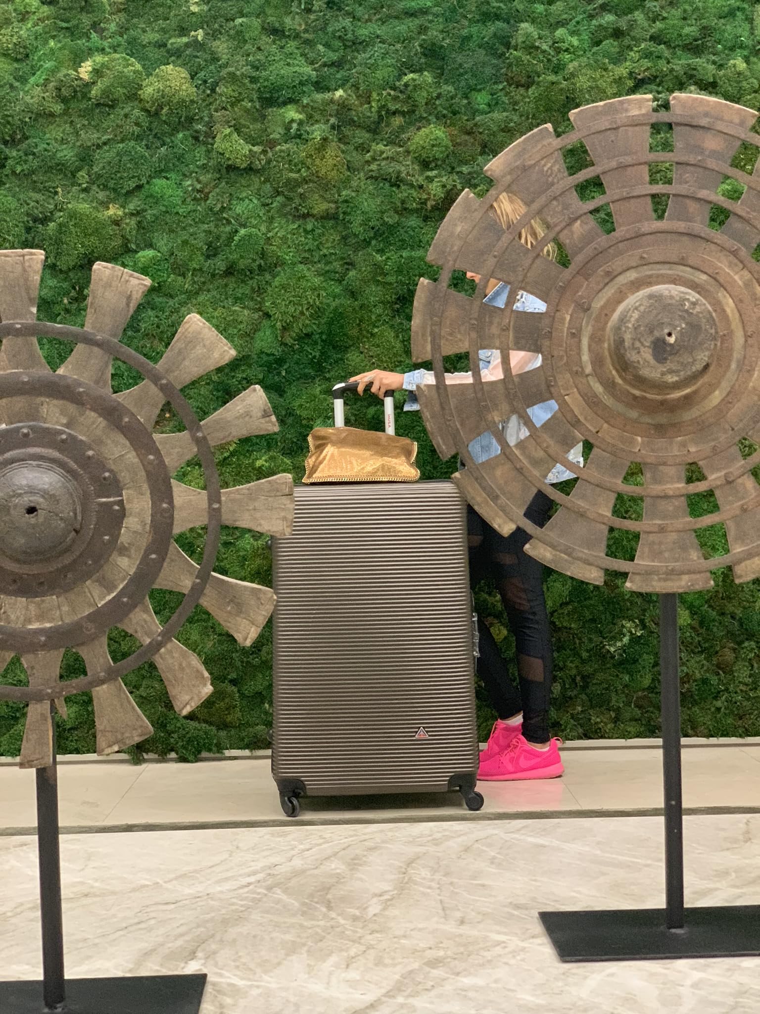 InUSA ROYAL Hardside Spinner Luggage with Ergonomic Handles | Spacious Travel Suitcase with Four Spinner Wheels and Studs | 32 Inch Extra Large Spinner Luggage | Brown