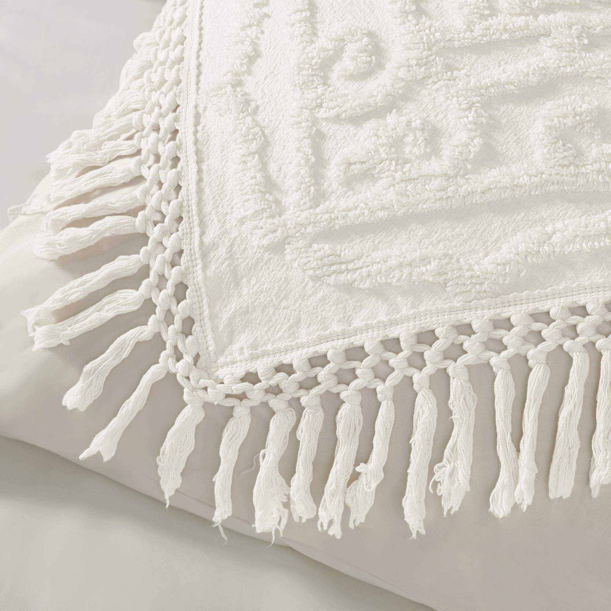 Madison Park Laetitia Lightweight 100% Cotton Quilt Set, Breathable Chenille Tufted, Shabby Chic Boho Medallion Design, Sham, Floral Ivory w/ Tassels, King/California King (104 in x 92 in) 3 Piece
