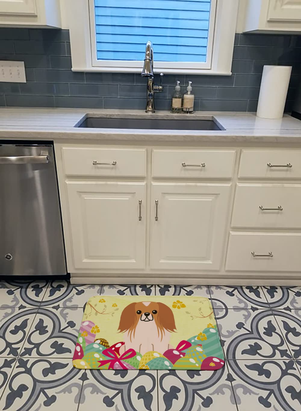 Caroline's Treasures BB6103RUG Easter Eggs Pekingese Red White Machine Washable Memory Foam Mat, Bathroom Rug, Non-Slip Bath Mat, Durable Thick Washable Rugs for Kitchen, Bathroom Quick Dry, Decorativ