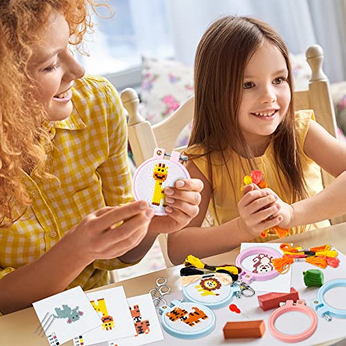 WATINC 5Pcs Embroidery Kit for Kids Stamped Cross Stitch DIY Key Chain with Safari Jungle Animals Patterns Needlepoint Starter Kits Educational Art Craft Supplies for Beginners Teens Adults Schoolbag