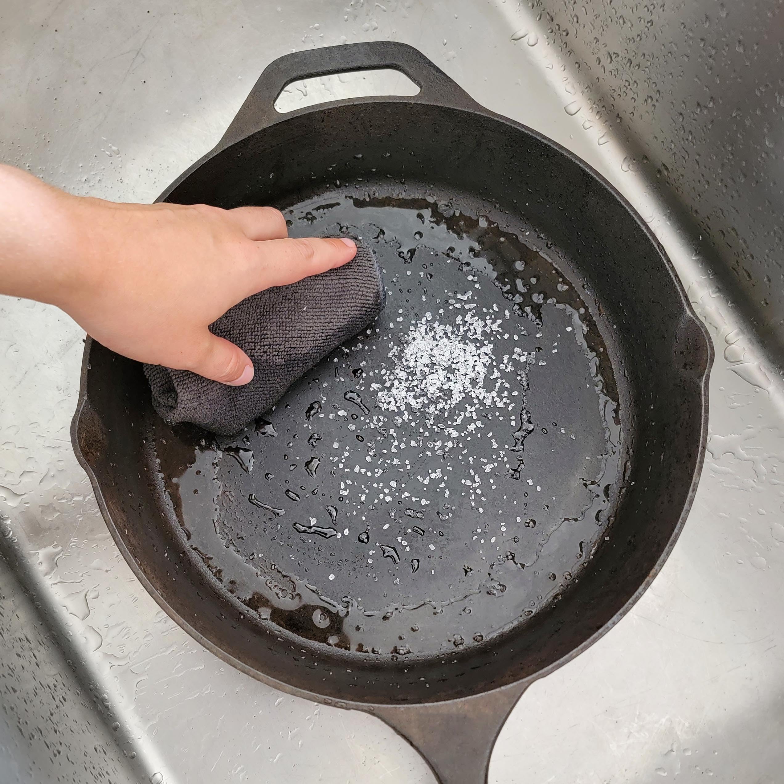 CARON & DOUCET - Cast Iron Cleaning & Restoring Scrub | 100% Natural | Best for Removing Rust Without Scratching & Care Before Cleaning, Washing & Seasoning (11 Ounce)