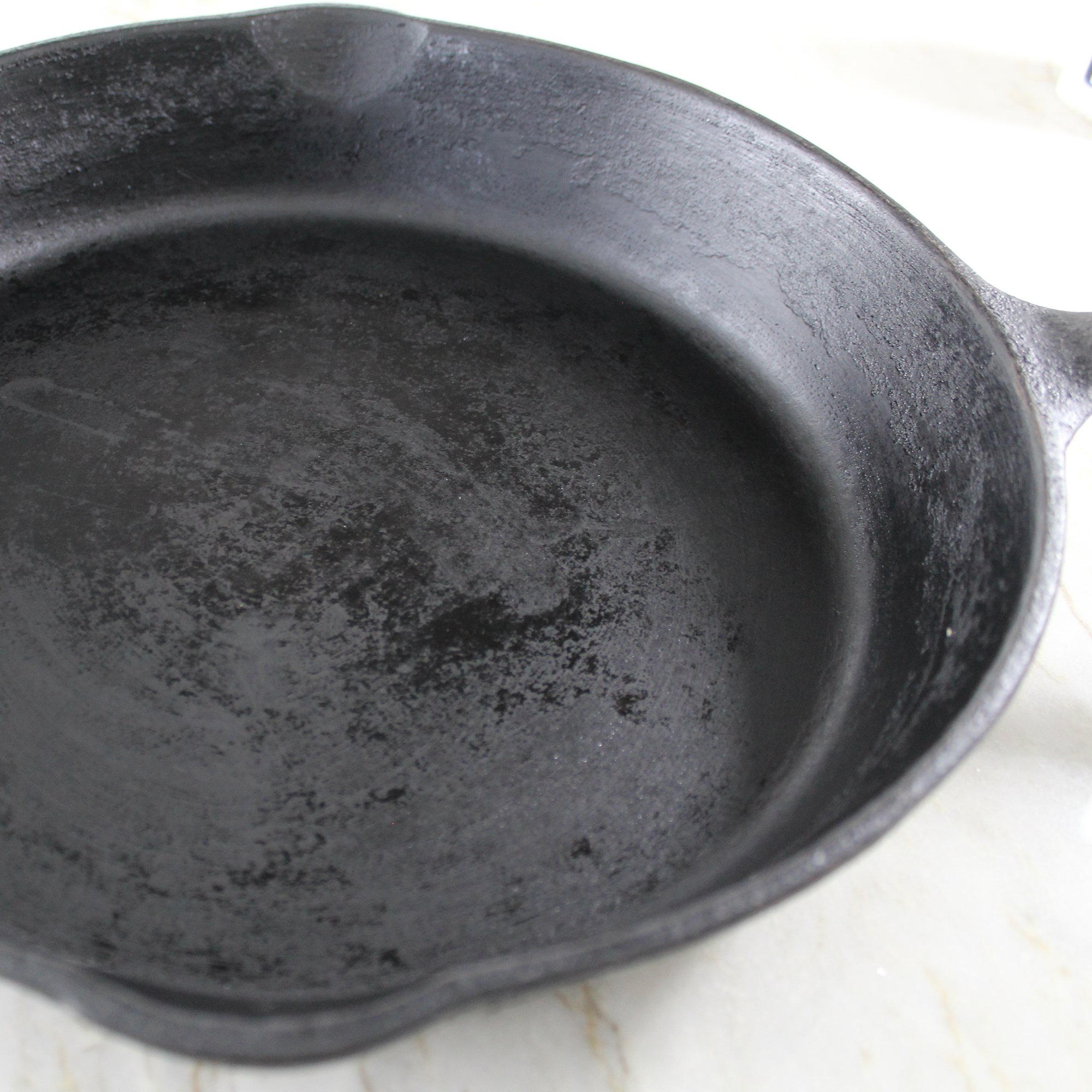 CARON & DOUCET - Cast Iron Cleaning & Restoring Scrub | 100% Natural | Best for Removing Rust Without Scratching & Care Before Cleaning, Washing & Seasoning (11 Ounce)