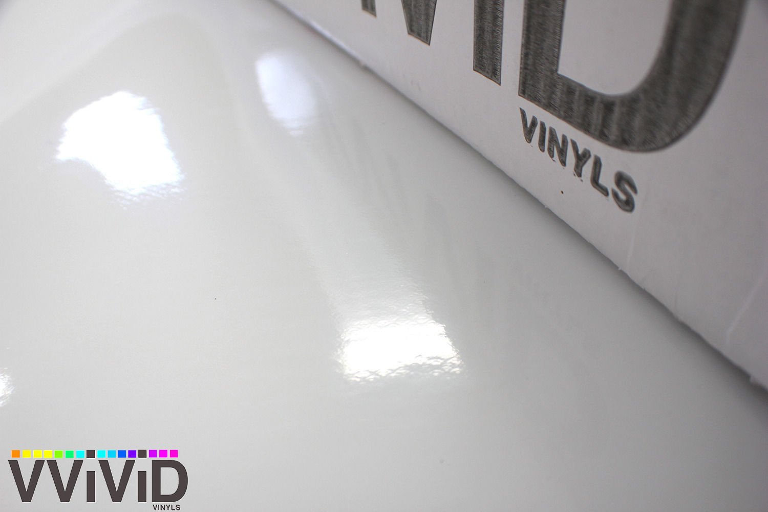 VViViD White High Gloss Realistic Paint-Like Microfinish Vinyl Wrap Roll with VViViD XPO Air Release Technology (1ft x 5ft)