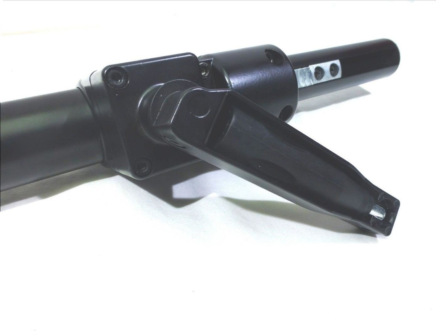One (1) Pair LASE 101 Speaker Sub Pole Mount Crank System with folding hand crank.