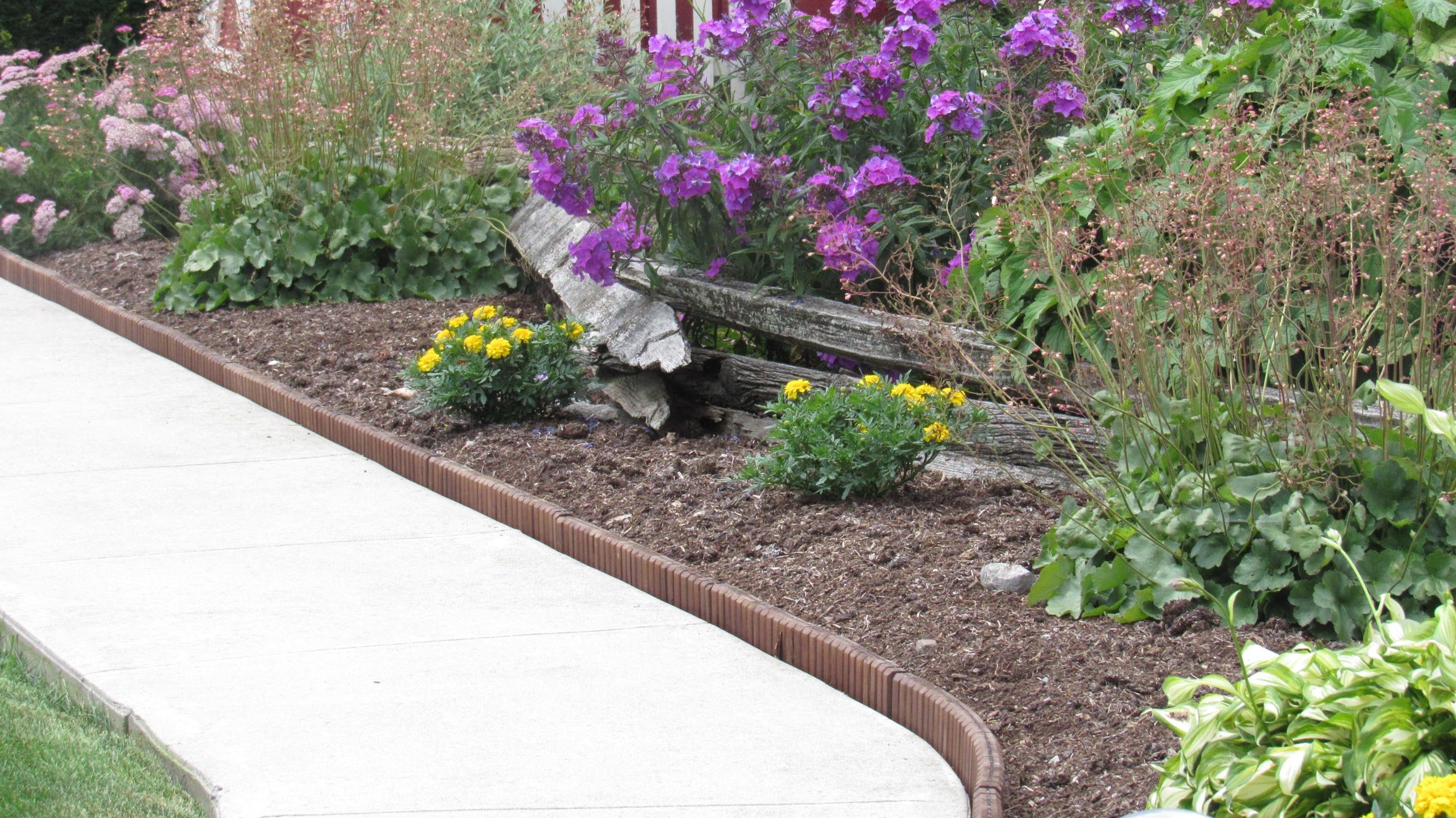 Flexible Brown Natural Lawn & Landscape Border Edging (8-Pack)