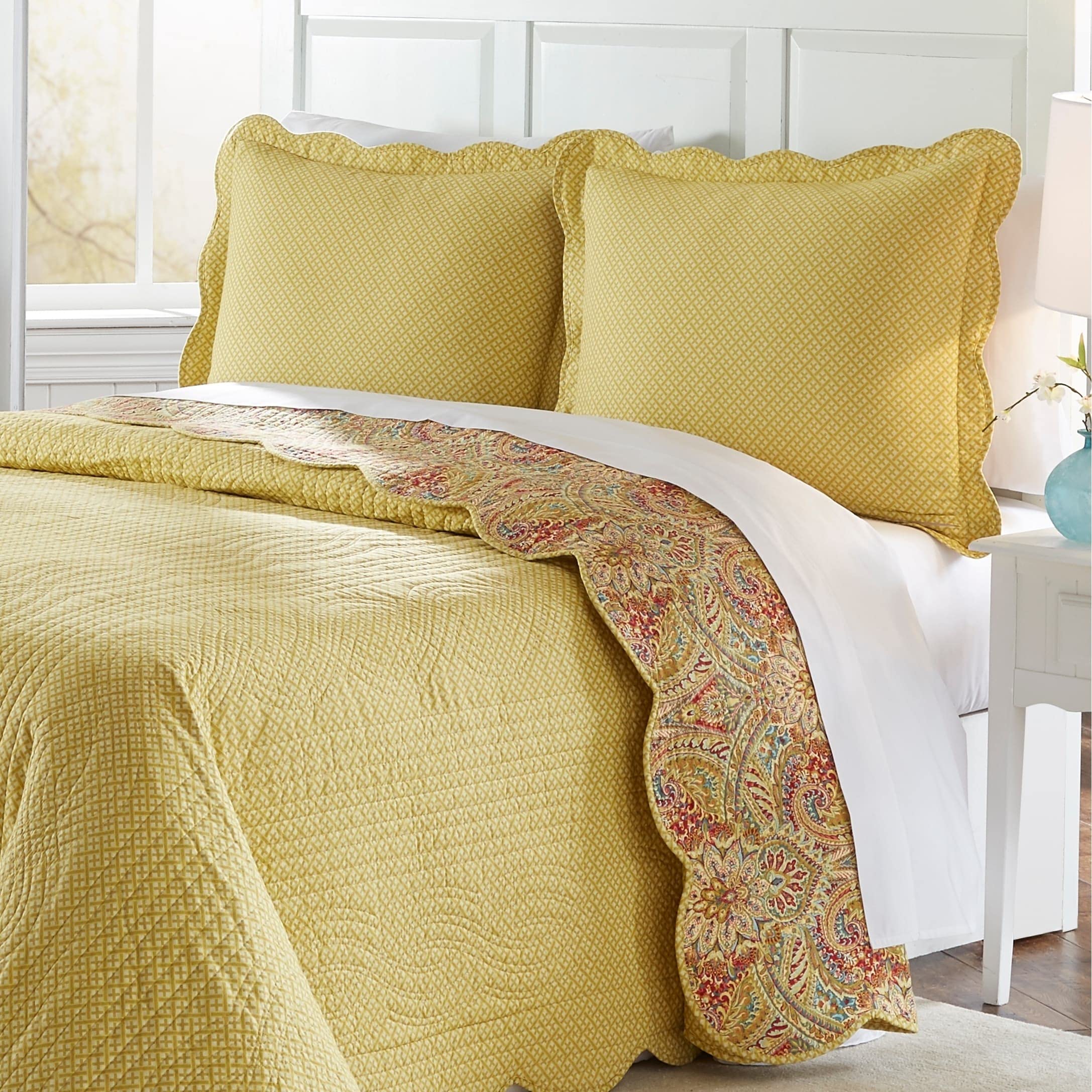 Waverly Swept Away Modern Farmhouse Paisley 3-Piece Reversible Quilt Bedding Bedspread Set, King, Berry