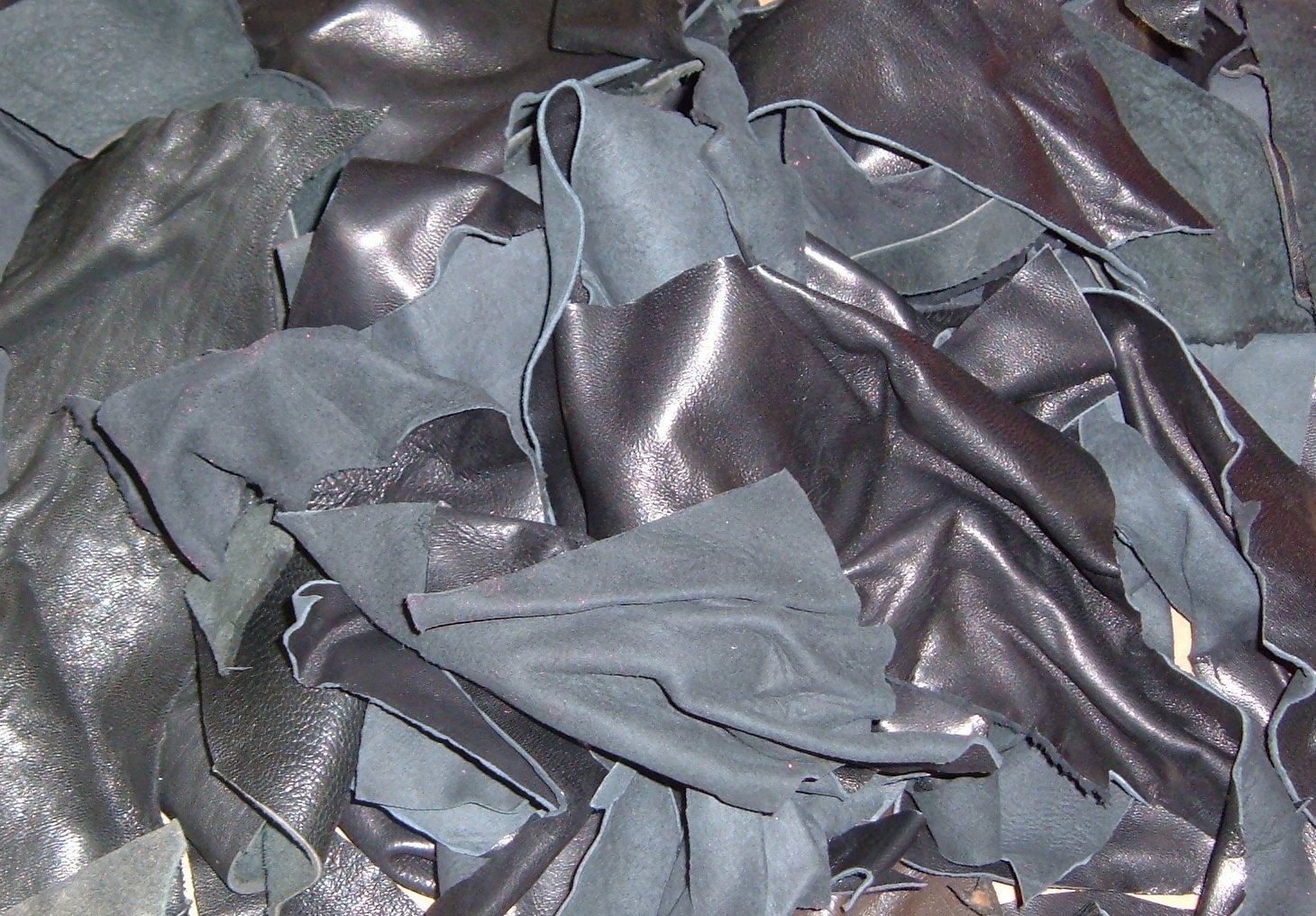 REED Scraps - 2 Pound Leather from Garment Cutting Mostly Black Color, 2 lb.