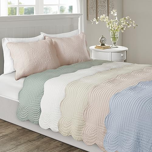 Madison Park Tuscany Quilt Set-Casual Damask Medallion Stitching Design Lightweight Coverlet Bedspread Bedding, Shams, Full/Queen (90 in x 90 in), Medallion Cream 3 Piece