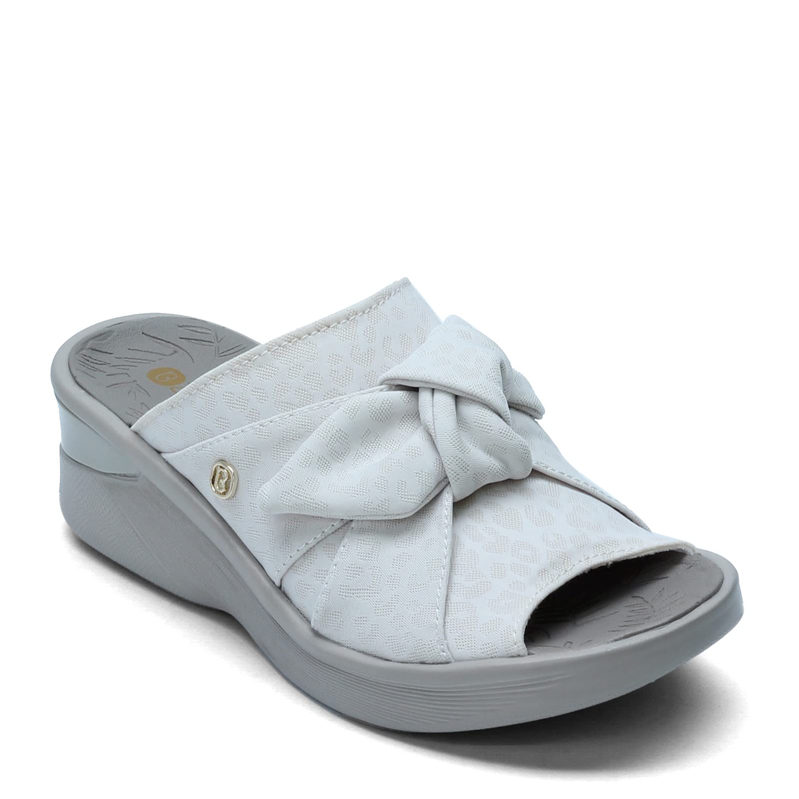 BZees Womens Smile Cream Slingbacks 9 W