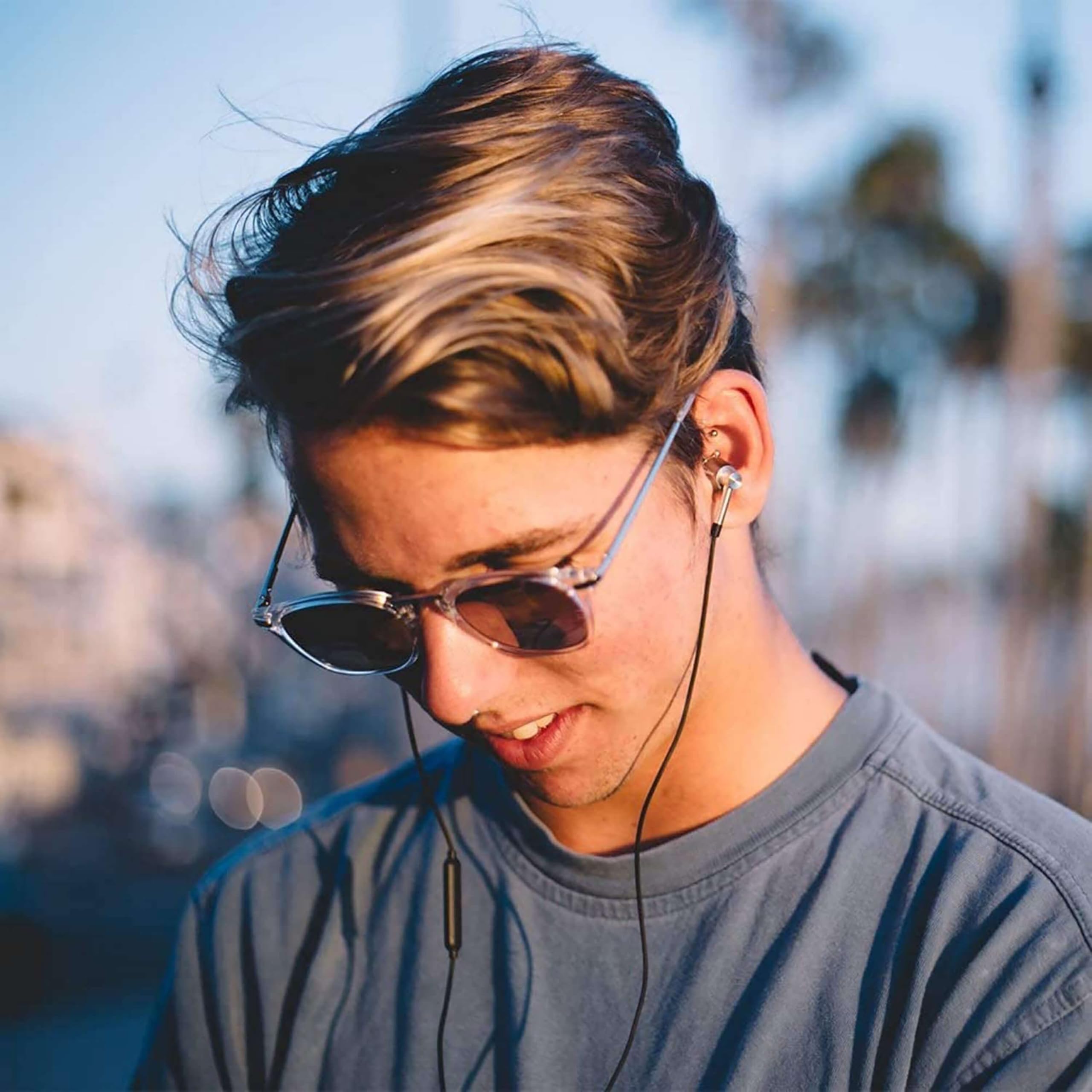 1MORE Triple Driver In-Ear Headphones - Silver - Wired - Adult - In Ear - 18 grams - 90 days limited warranty