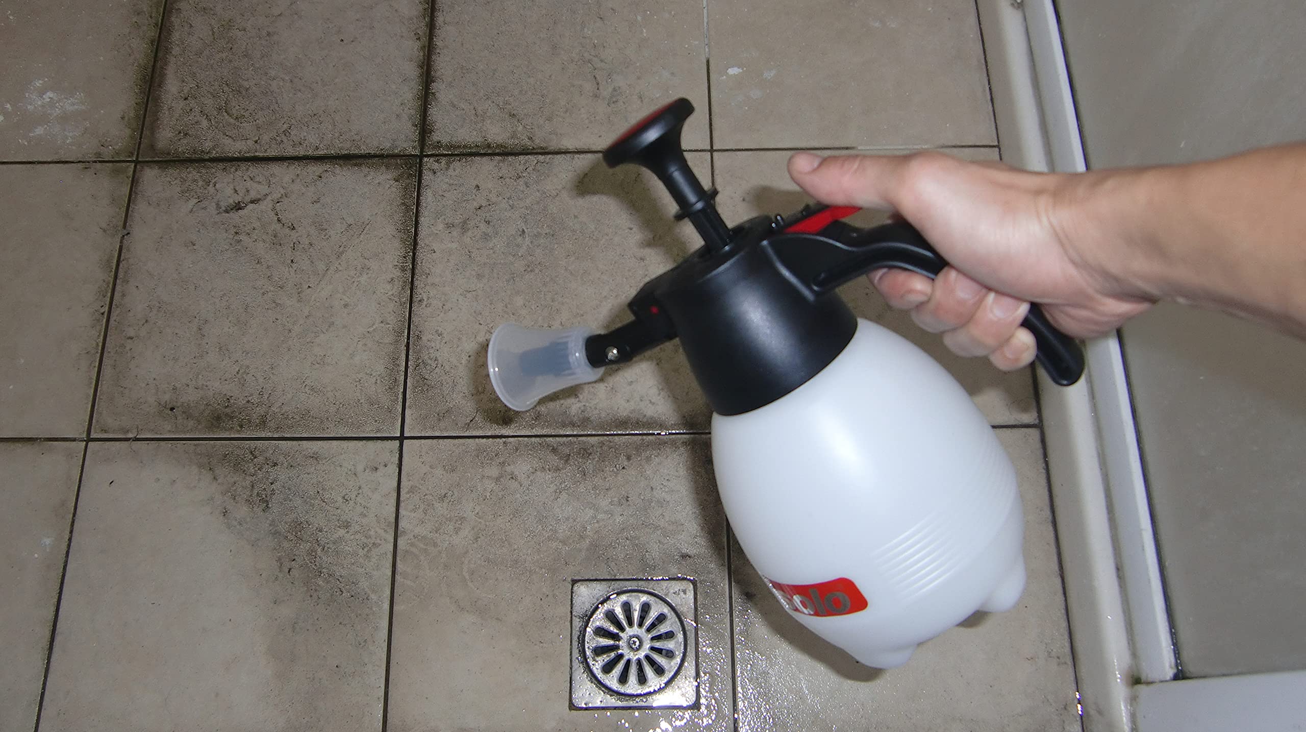 Solo 418 One-Hand Pressure Sprayer with Ergonomic Grip for Gardening, Fertilizing, Cleaning & General Use Spraying, 1 Liter