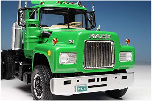 AMT Mack R685ST Semi Tractor 1:25 Scale Model Kit (AMT1039)
