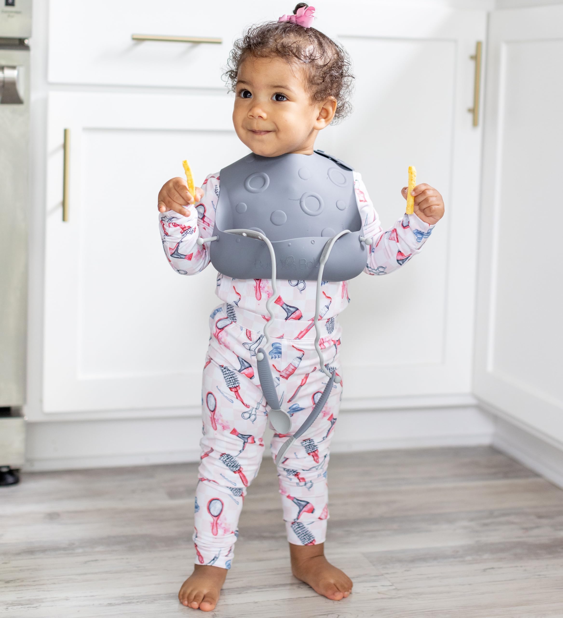 BUSY BABY Bungee Bib & Utensil Set β Adjustable Silicone Bib with Pocket & Tethered Utensils for Babies & Toddlers