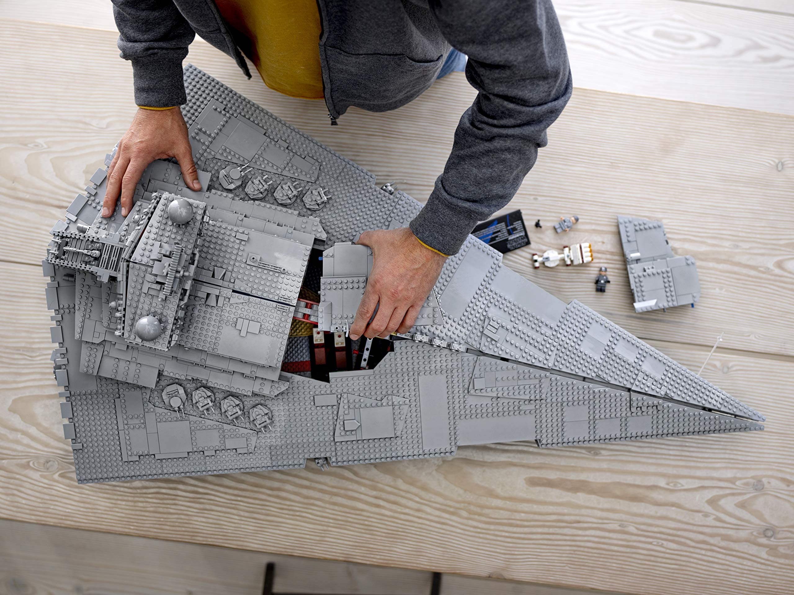 LEGO 75252 Star Wars Imperial Star Destroyer, Collectible Model Building kit, Ultimate Collector Series, Home Décor Gift Idea