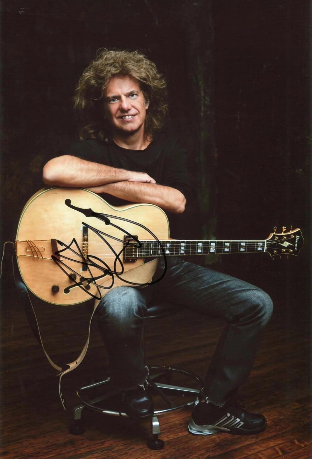 Pat Metheny JAZZ GUITARIST AND COMPOSER autograph, In-Person signed photo