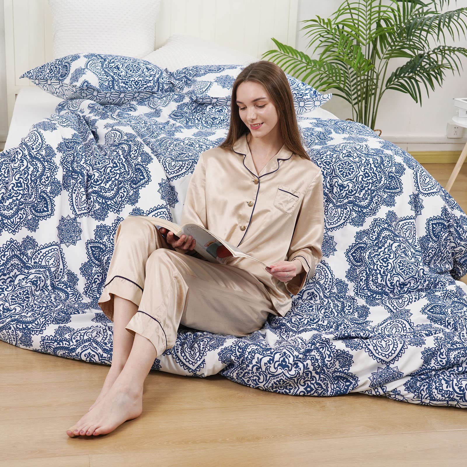 PHF Ultra Soft Paisley Duvet Cover Queen Size, Printed Bedding Set 3 Pieces, Comfy Farmhouse Pattern Duvet Cover Set with 2 Pillow Shams, Zipper Closure and 8 Ties, 90"x90", Royal Blue & White