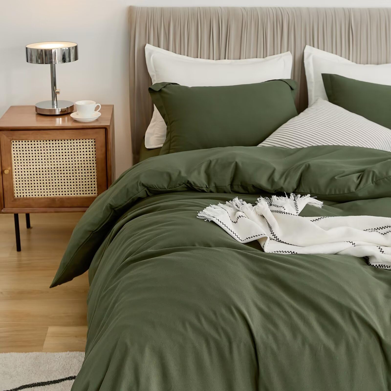 VClife Modern Army Green Duvet Cover King Size Comforter Cover Sets Soft Breathable Washed Microfiber Bedding Duvet Cover Sets 3 Pieces Simple Solid Bedding Duvet Cover with Zipper Closure 104" x 90"
