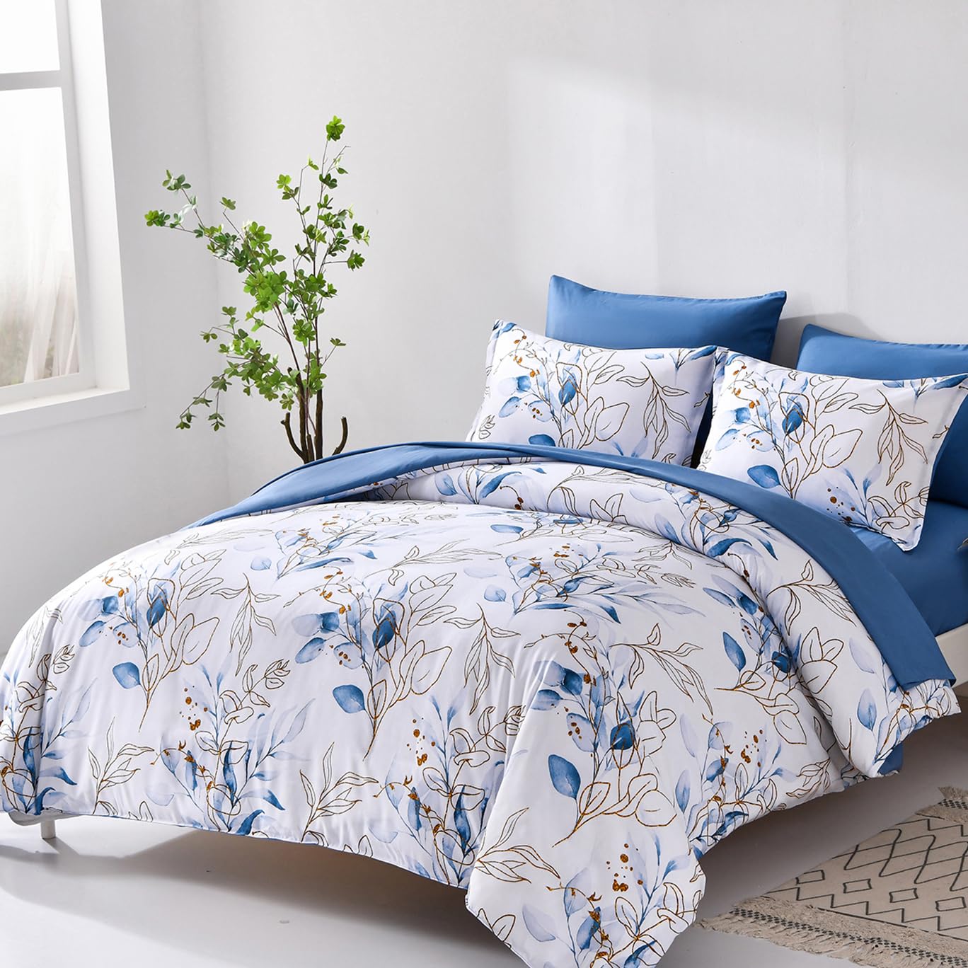 Blue Botanical Duvet Cover Set Queen, 3 Pieces Reversible Blue Gold Leaves Printed Bedding Set with Zipper Closure, Soft Microfiber Flower Duvet Cover Queen 90"x90"(Not Comforter)