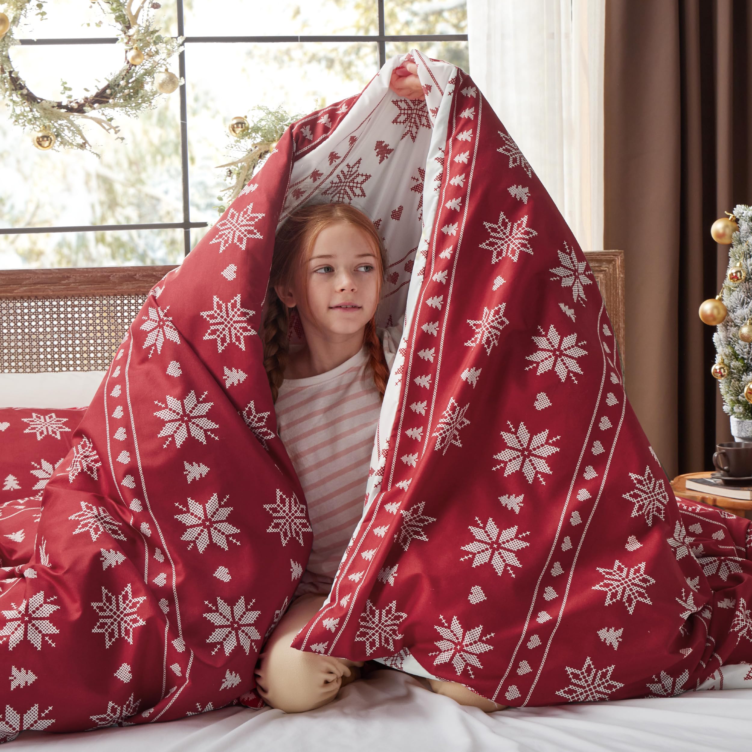 Bedsure Christmas Duvet Cover Queen - Holiday Bedding Collection Featuring a Christmas Snowflakes Pattern, Includes 1 Duvet Cover and 2 Pillow Shams (Queen, Snowflake)