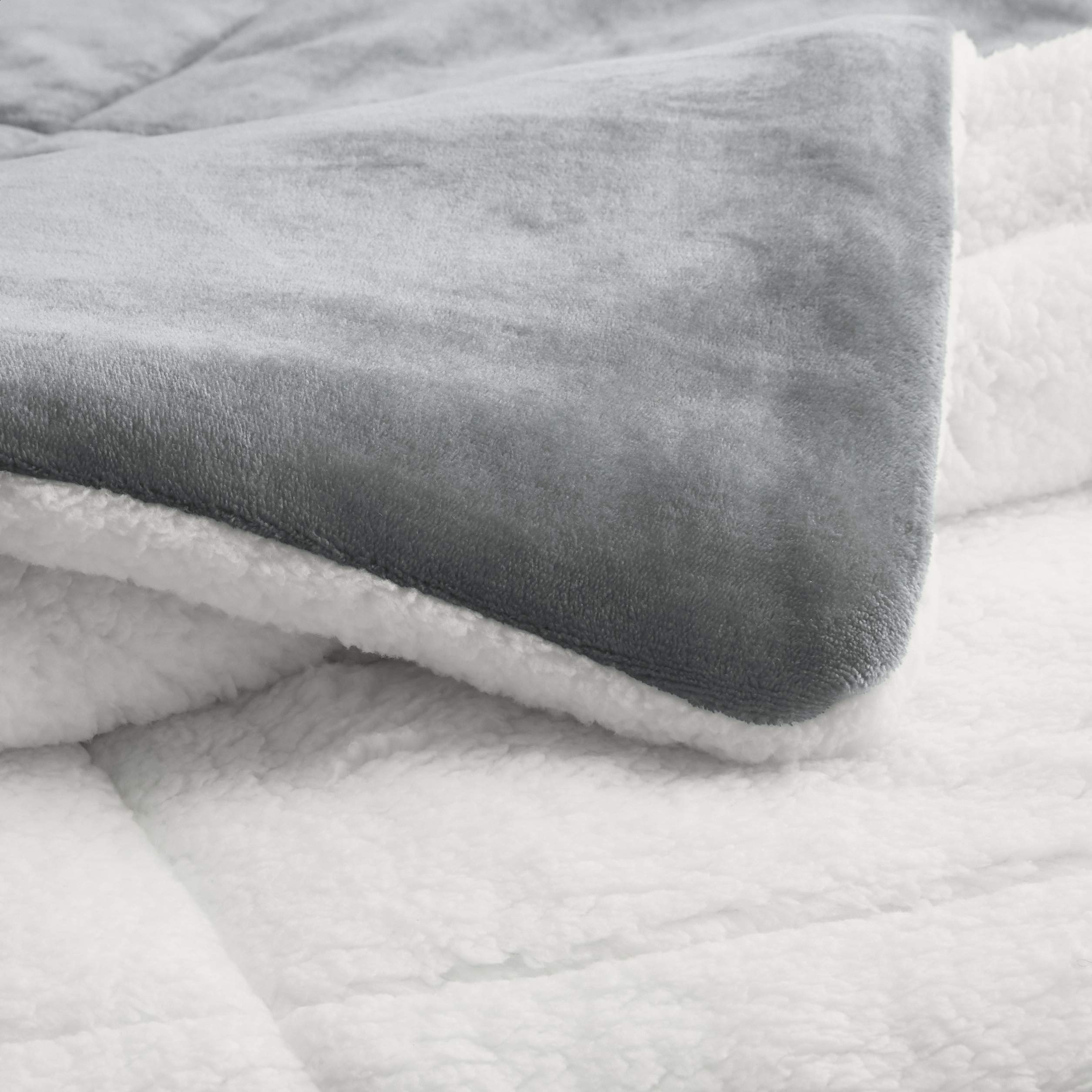 Amazon Basics 3 Piece Bedding Set, Micromink Sherpa, Ultra-Soft, Warm All Season Comforter, Twin, Charcoal, Solid