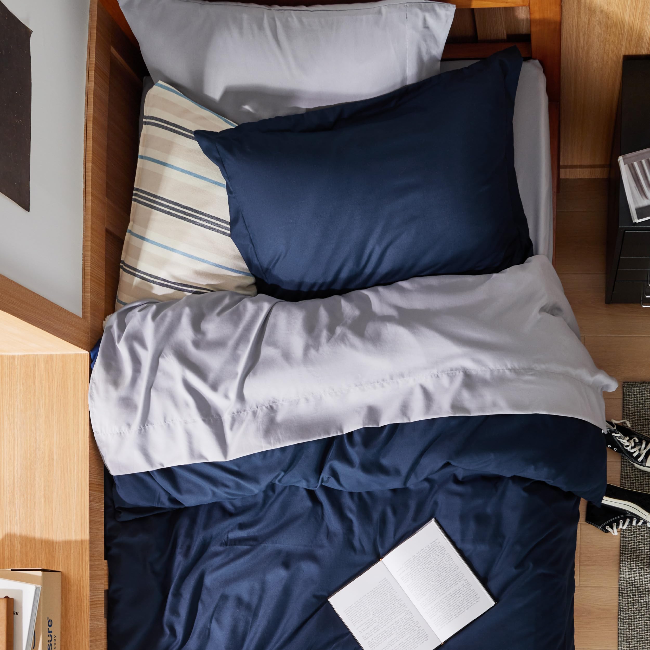 Bedsure Duvet Cover Twin/Twin XL Size - Soft Double Brushed Bedding Set for Kids & Adults, Zipper Closure, 2 Pieces, Includes 1 Duvet Cover (68"x90") & 1 Pillow Sham, NO Comforter, Navy Blue