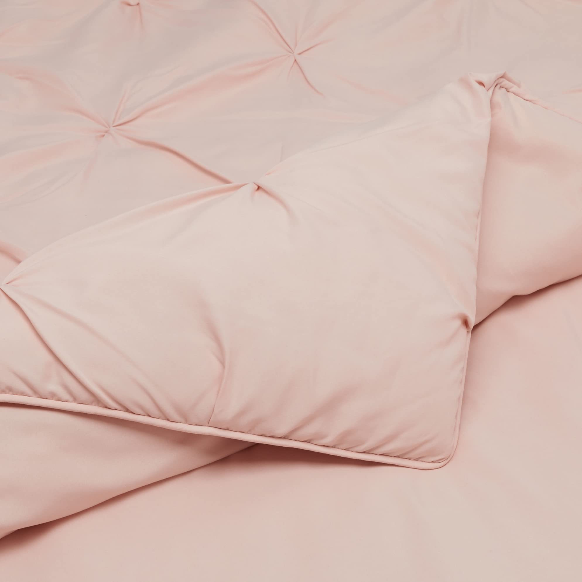 Amazon Basics Soft Twin Size Comforter Sets, All-Season Down-Alternative 3-Piece Bedding Set, Pinch Pleat Design, Twin/TwinXL Size, Blush