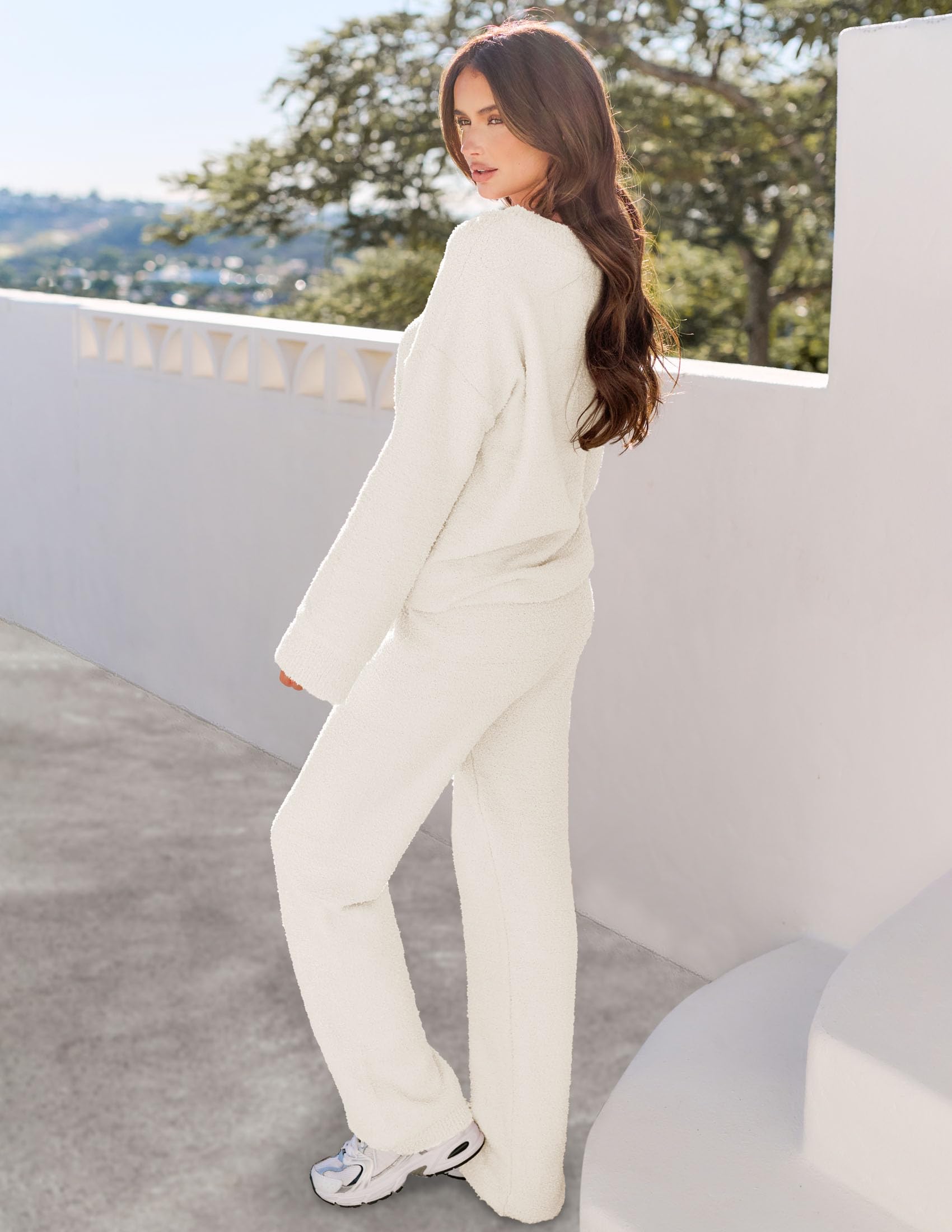 MEROKEETY Women's 2 Piece Outfits Fuzzy Fleece Pajama Set Long Sleeve Top Wide Leg Pants Loungewear,Beige,M