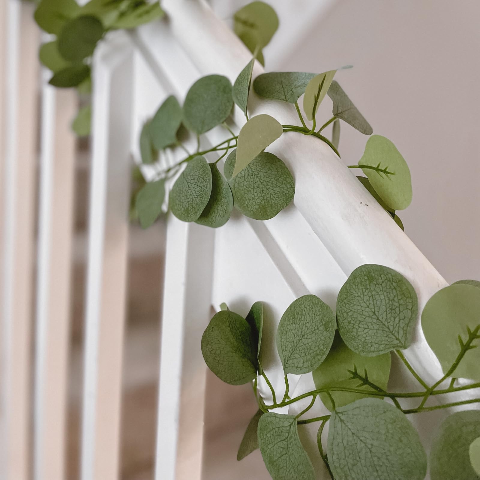 CQURE 8Pcs Eucalyptus Garland,Artificial Eucalyptus Leaves Table Greenery Garland Wreath Spring Garland Vines for Wedding Party Table Bedroom Wall Room Decor