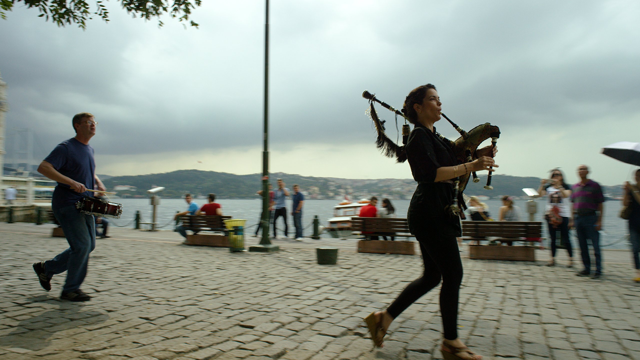 Yo-Yo Ma & The Silk Road Ensemble - The Music of Strangers (OmU)