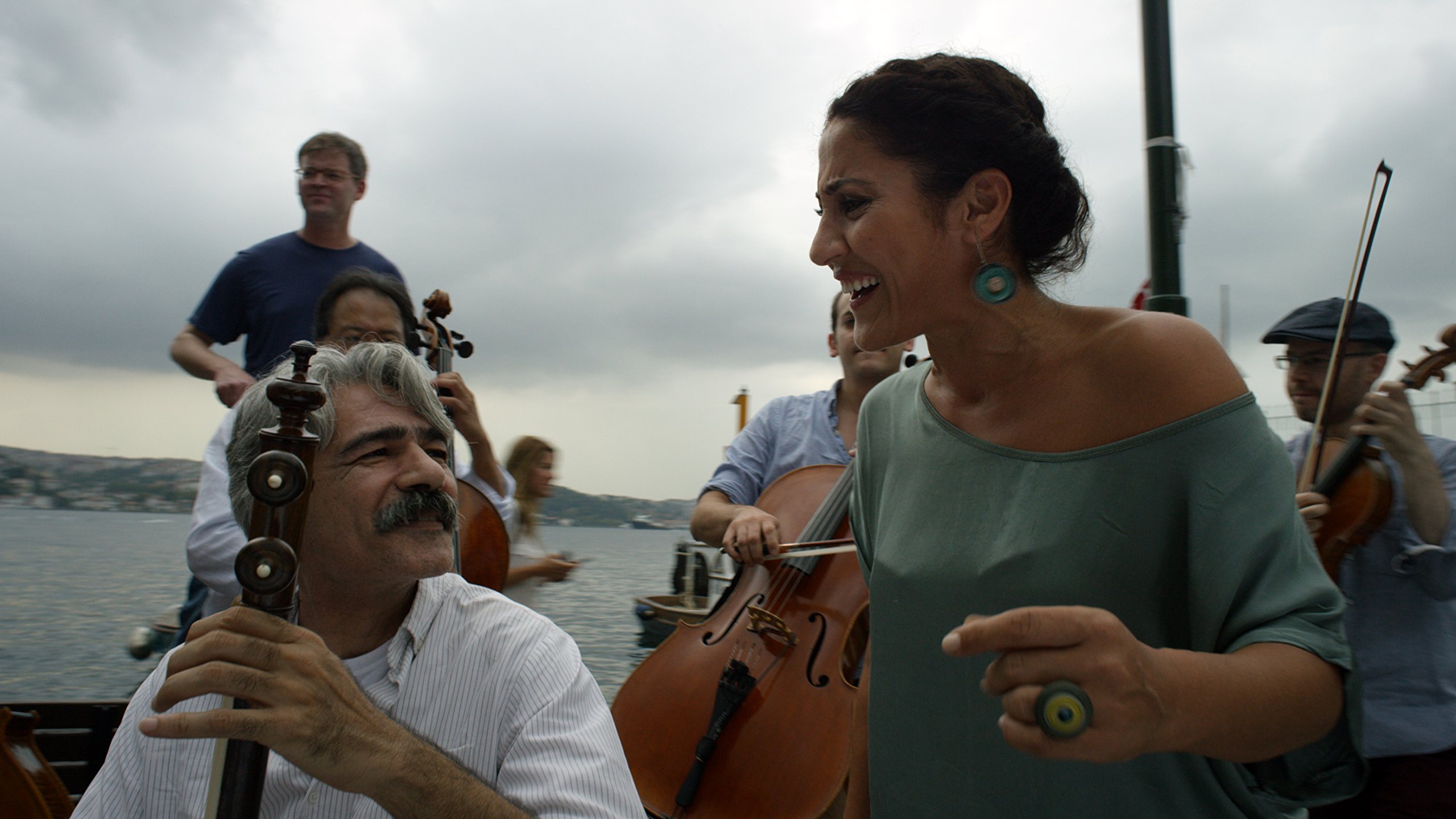 Yo-Yo Ma & The Silk Road Ensemble - The Music of Strangers (OmU)