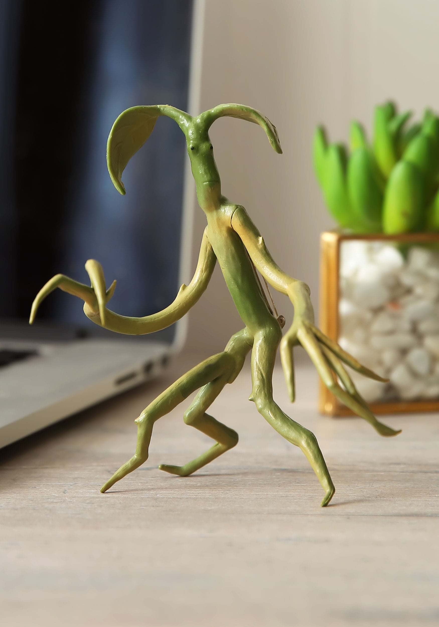 Fantastic Beasts Pickett Bowtruckle Pin Pendant Costume Accessory
