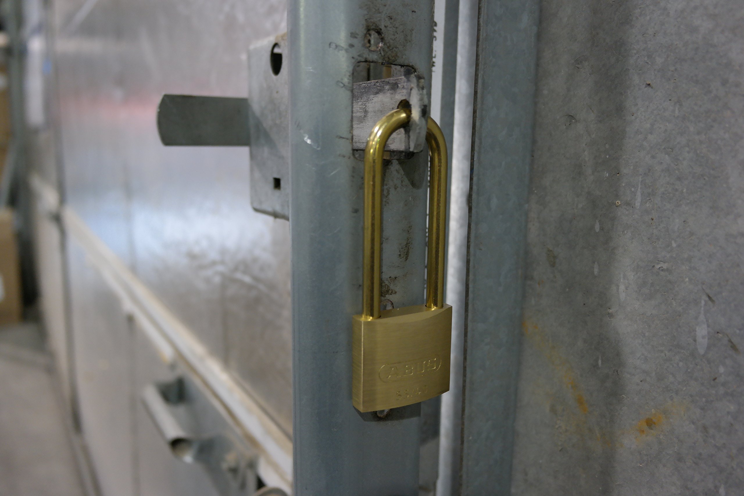 ABUS 55MB/50 Solid Brass Keyed Padlock with 2 Keys, Weatherproof Marine Brass Shackle with Anti Corrosion Inner Lock Components, Keyed Different