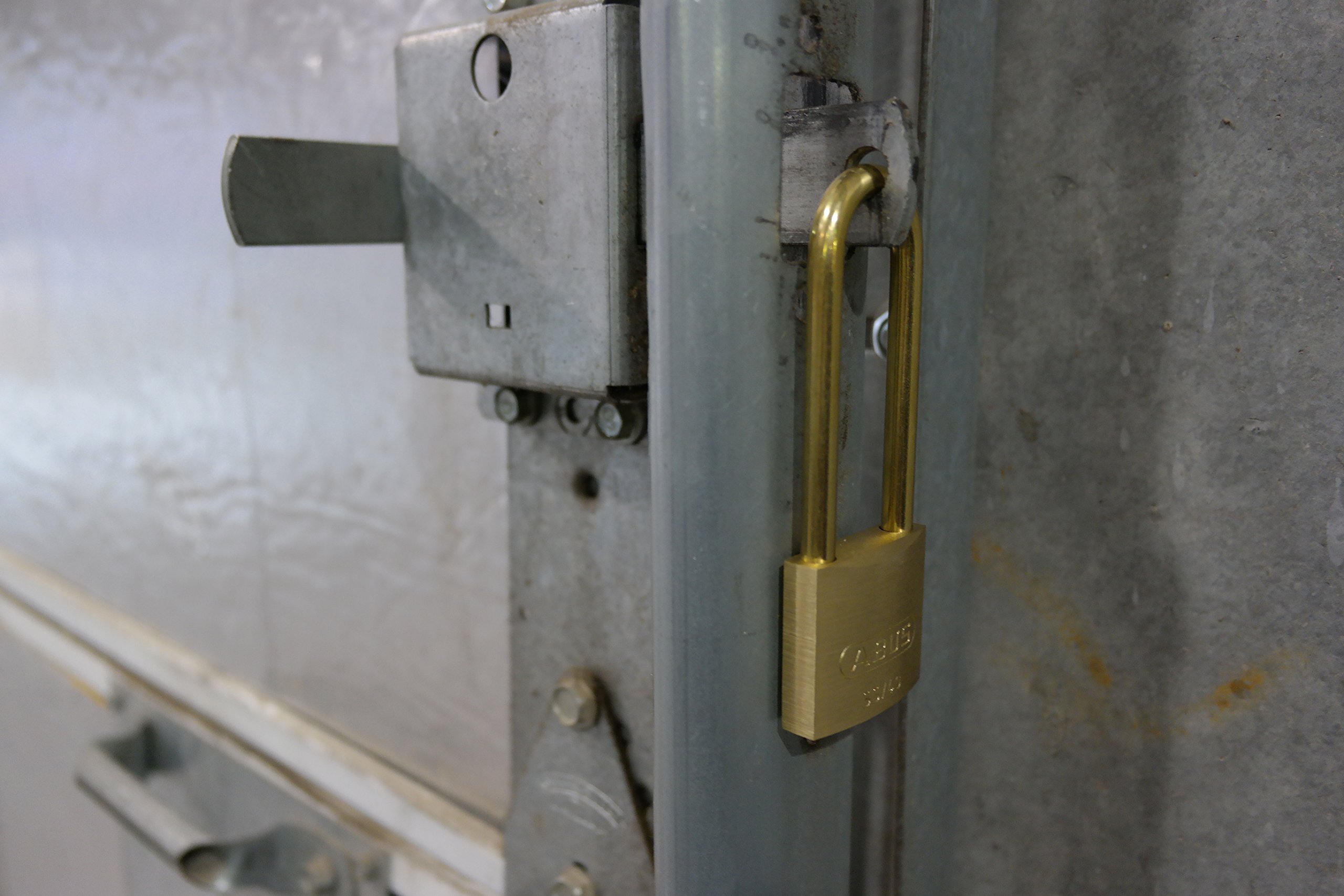 ABUS 55MB/50 Solid Brass Keyed Padlock with 2 Keys, Weatherproof Marine Brass Shackle with Anti Corrosion Inner Lock Components, Keyed Different