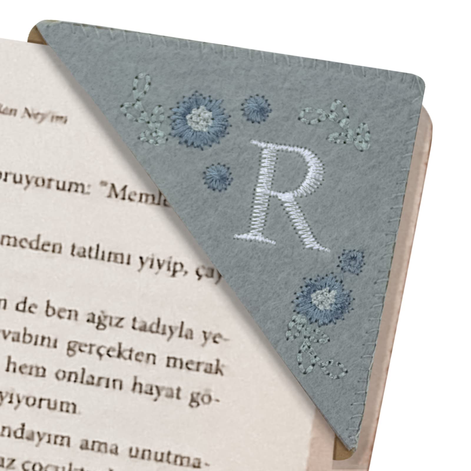 Zuihug Embroidered Corner Bookmark - DIY Custom Bookmarks with 26 Letters Felt Triangle Design - Embroidered and Handcrafted for Your Reading Pleasure (Winter, R)