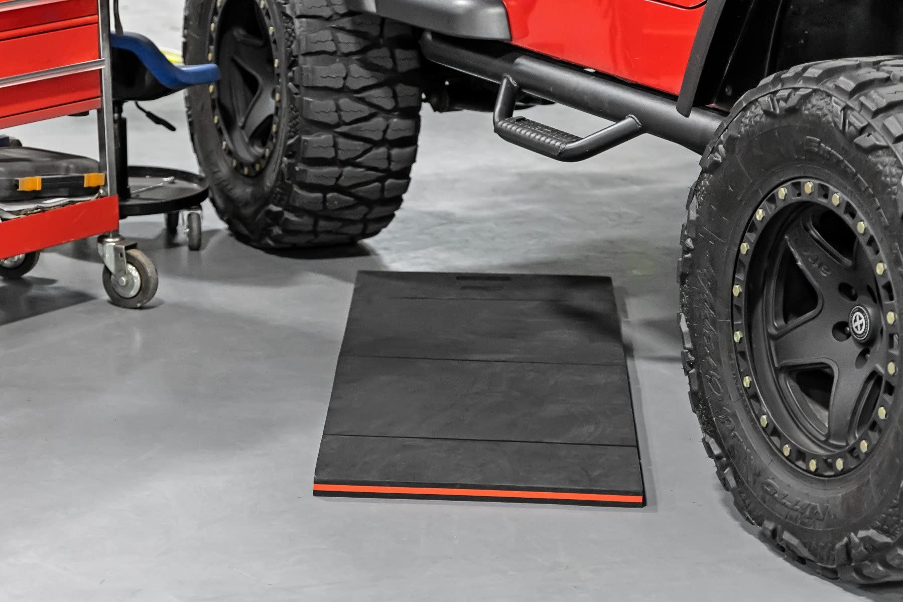 Rough Country 1-1/4" Thick Anti-Fatigue Utility Mat | 6-Fold - 99023,Black