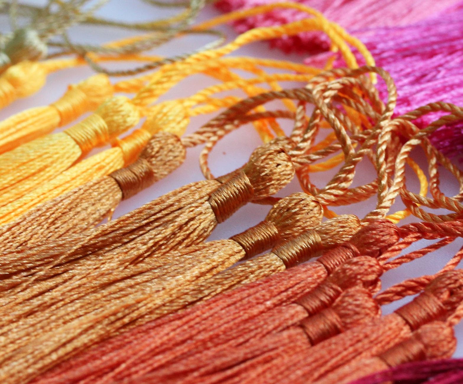 200 Pieces Bookmark Tassels, BetterJonny Handmade Silky Floss Soft Craft Mini Tassels Small Tassels with Loops for Bookmarks DIY Crafts Jewelry Making, 40 Colors