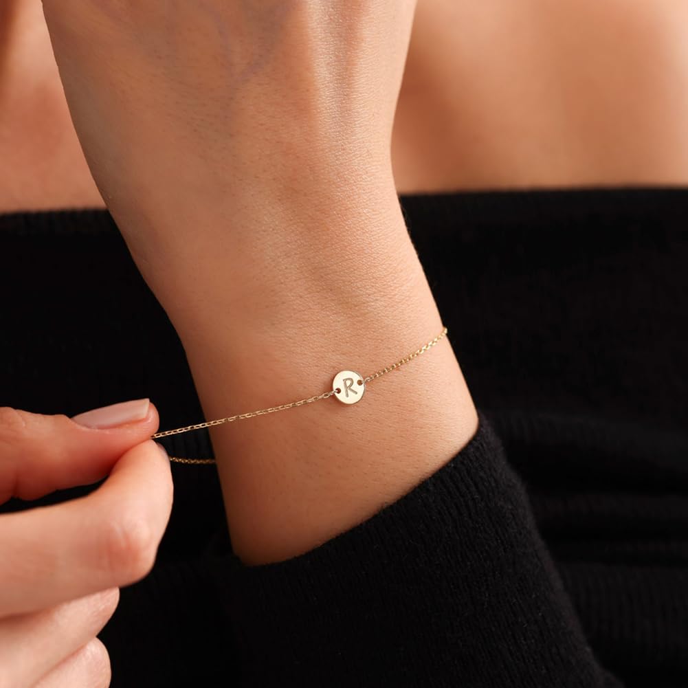 18K Gold Plated Stainless Steel Initial Bracelet Personalized Letter Charm Bracelet Small Dainty Disc Monogram Name Bracelet for Women (C)