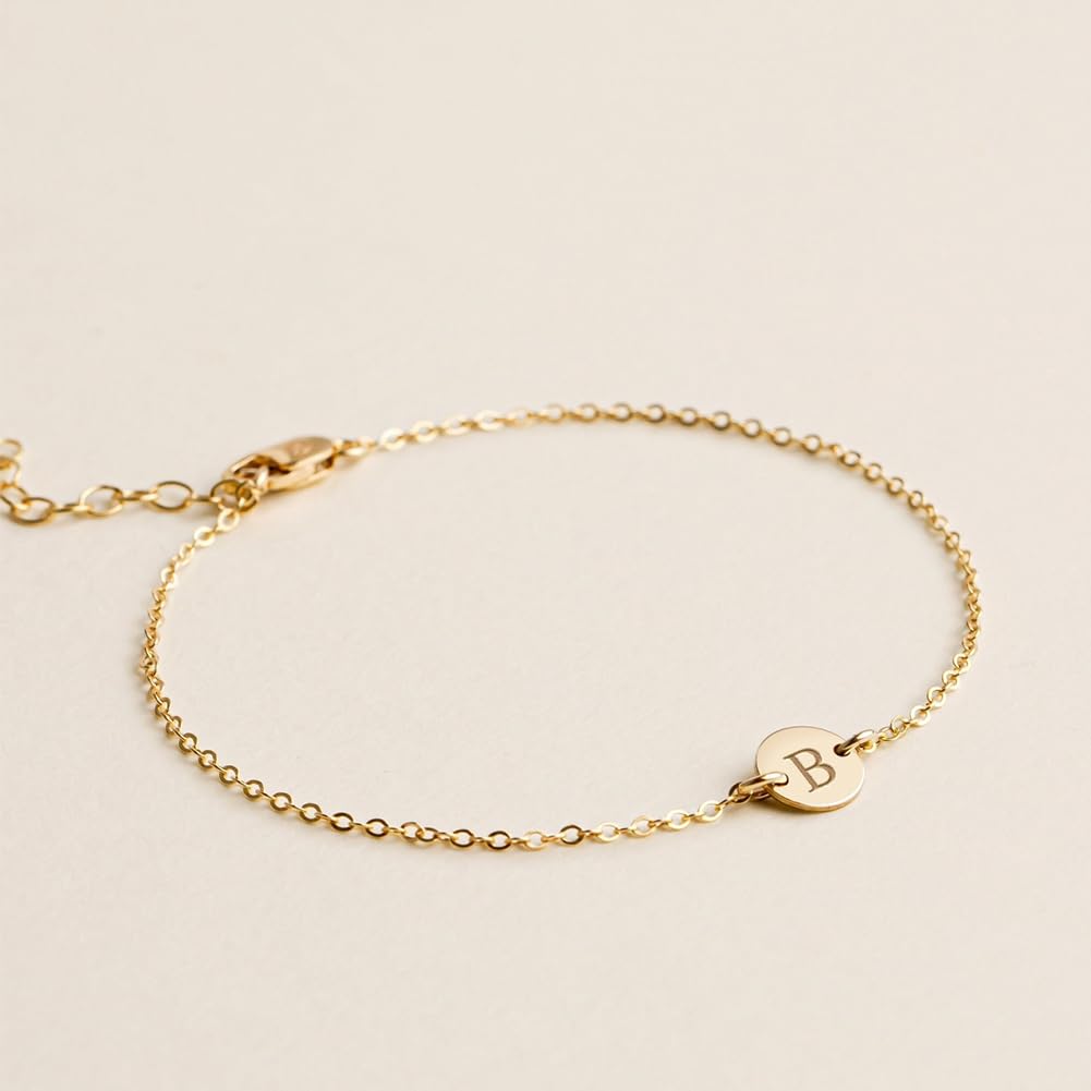 18K Gold Plated Stainless Steel Initial Bracelet Personalized Letter Charm Bracelet Small Dainty Disc Monogram Name Bracelet for Women (C)