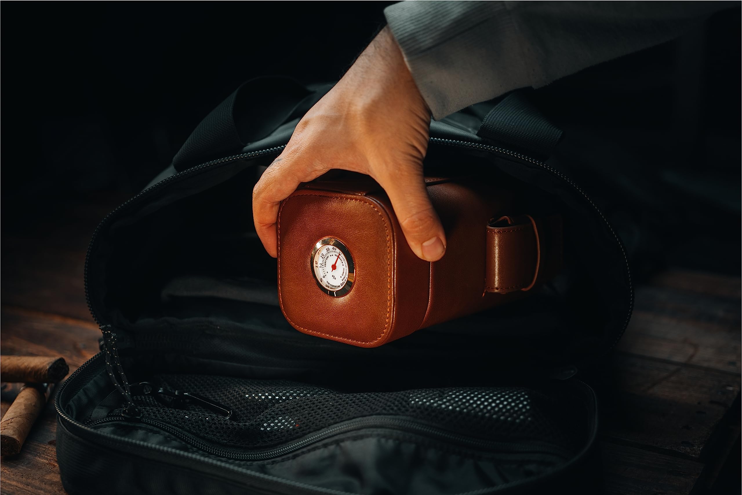 UrbanXElites Cigar Case - Holds up to 25 Cigars, Cedar Wood Cigar Humidor Travel Case with Humidifier and Pouch