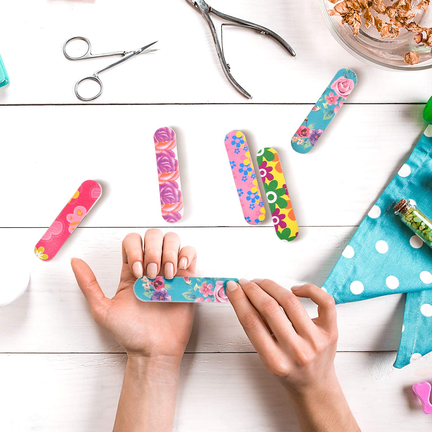100 Pcs Colorful Nail Files Double Sided Emery Boards Manicure File and Buffers Floral Nail Tools for Women 2.56 x 0.59 Inch, 5 Colors